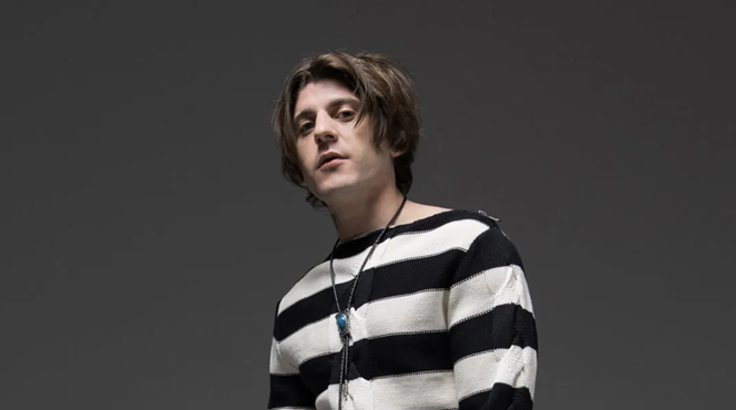 Rkomi è innamorato, il cantante esce allo scoperto con la sua nuova ... Rkomi è innamorato, il cantante esce allo scoperto con la sua nuova ...